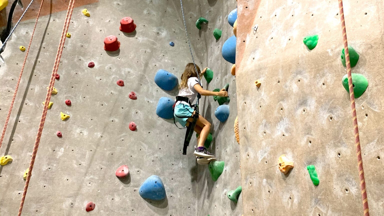 Rappelling Class | Vertical Rock Climbing & Fitness Center
